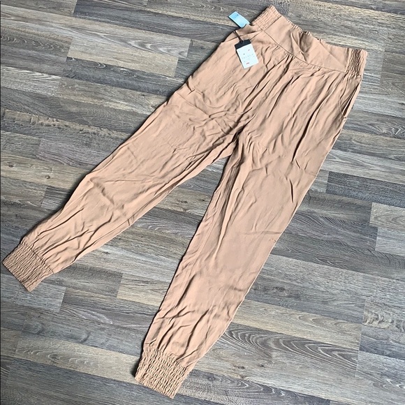 Aritzia | Pants & Jumpsuits | Aritzia Magic Trick Pants New With Tags ...